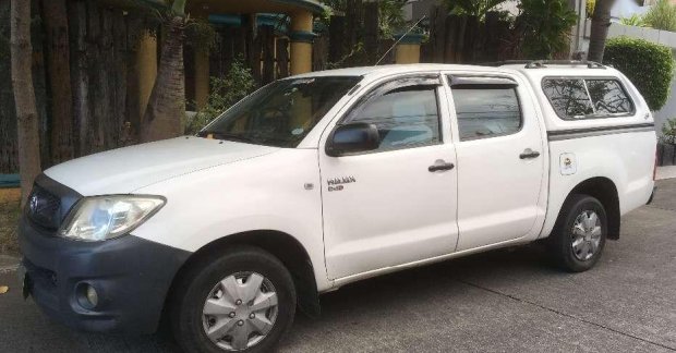 Toyota HILUX with camper shell