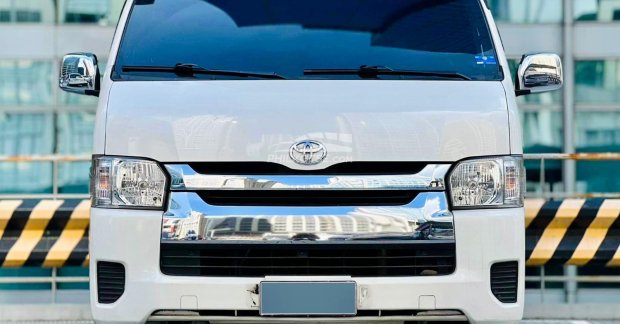 2017 Toyota Hiace GL Grandia A/T in Makati, Metro Manila